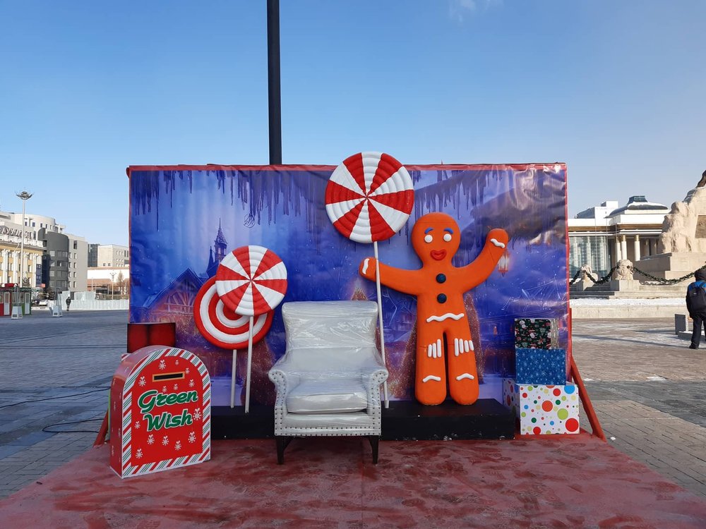 Фото Төв талбайд шинэ жилийн уур амьсгал орсныг илтгэх зургууд